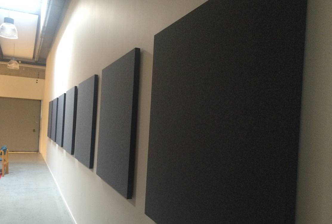 Plader med akustikstof – HM Gardinbusser